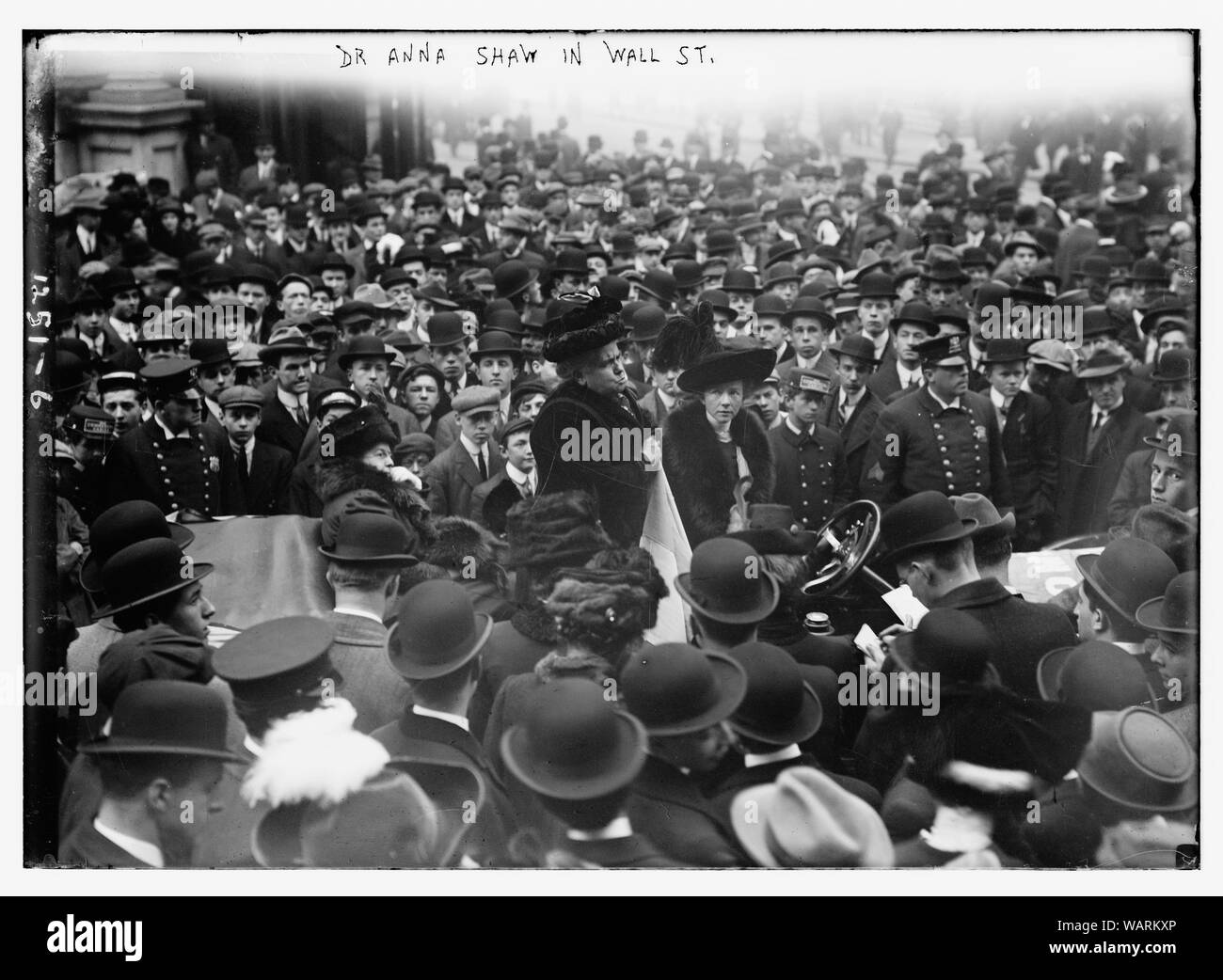 Dr. Anna Shaw in Wall Street Stock Photo - Alamy