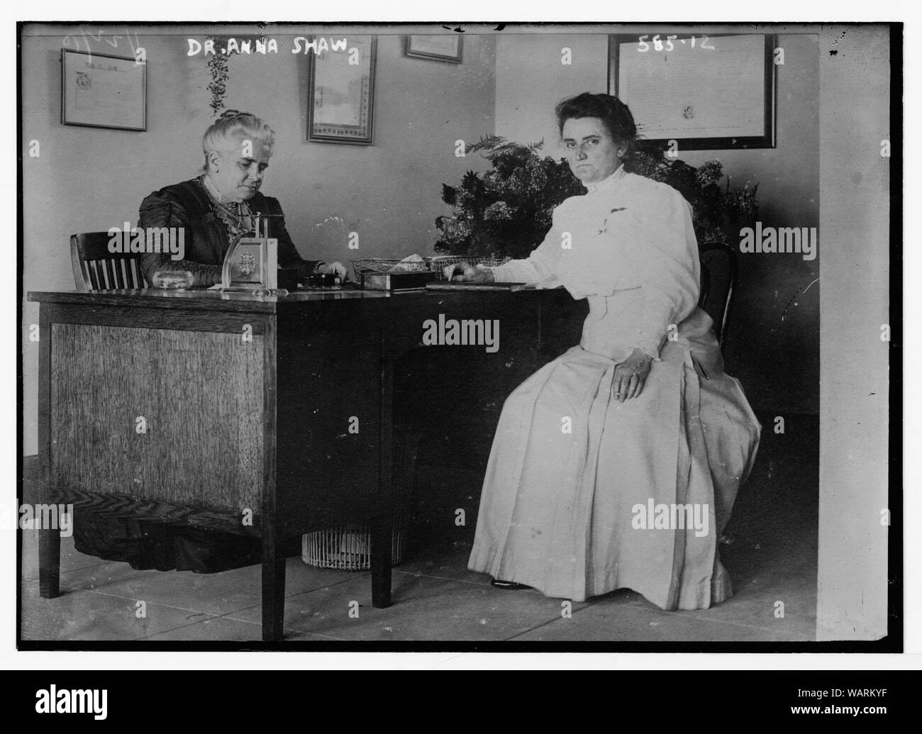 Anna shaw Black and White Stock Photos & Images - Alamy