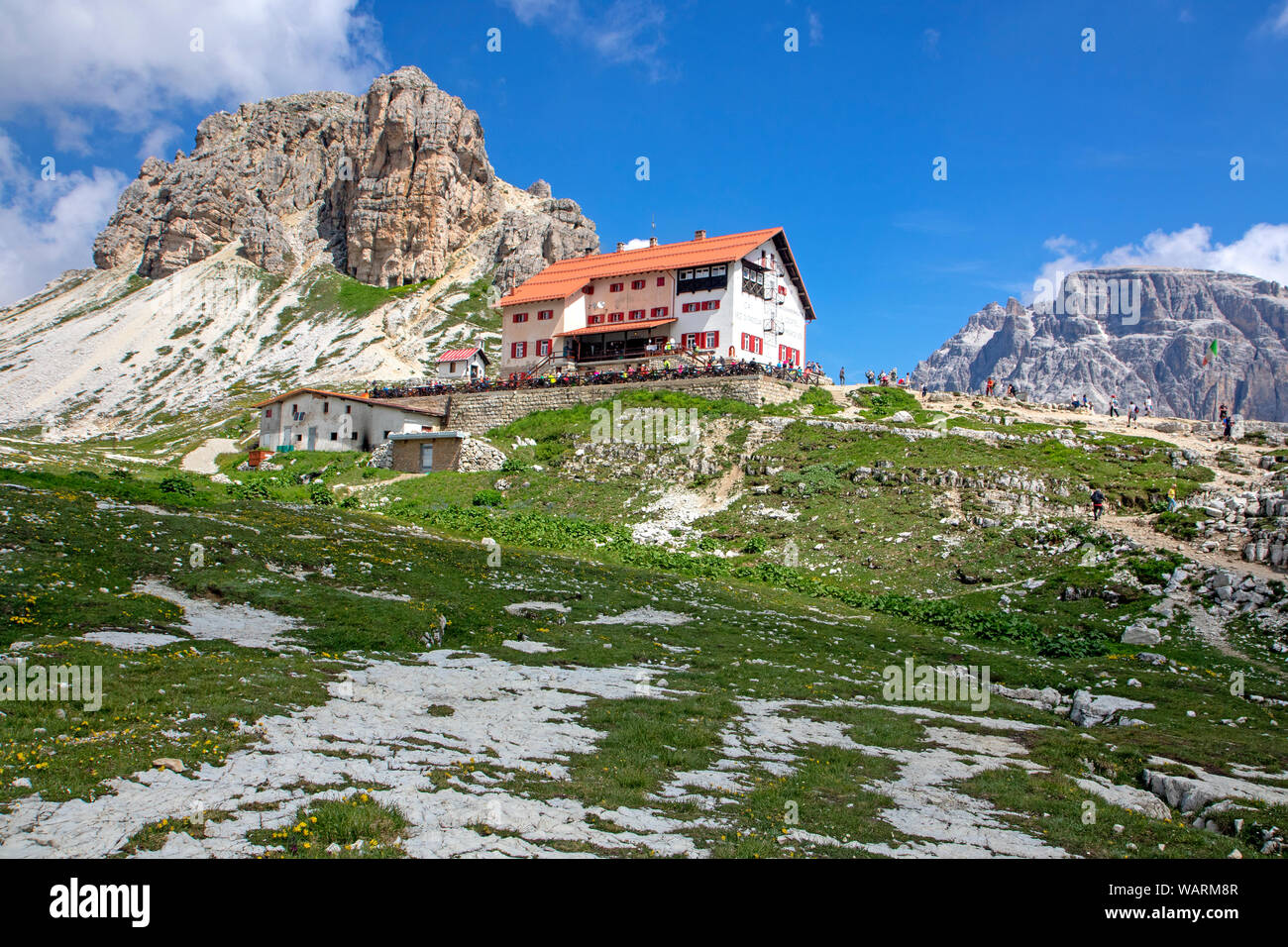 Rifugio Locatelli (Dreizinnenhutte Stock Photo - Alamy