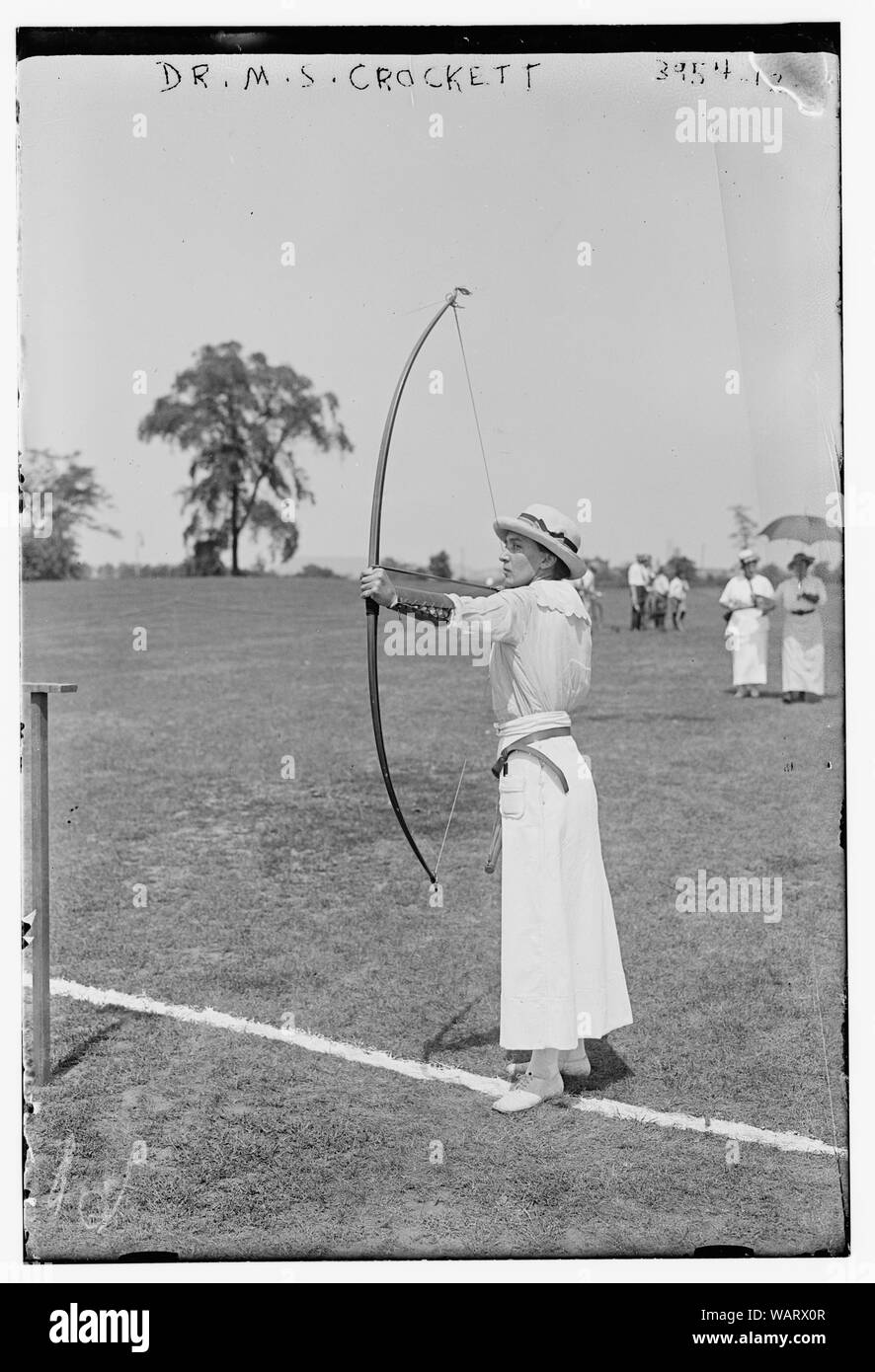 Bow bow and arrow Black and White Stock Photos & Images - Alamy