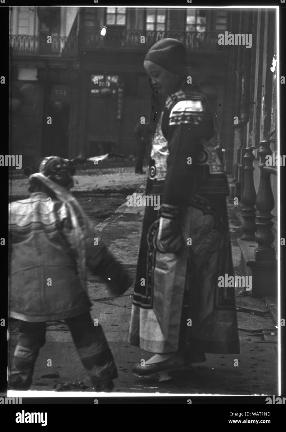 Dressed for a formal visit, Chinatown, San Francisco Stock Photo - Alamy