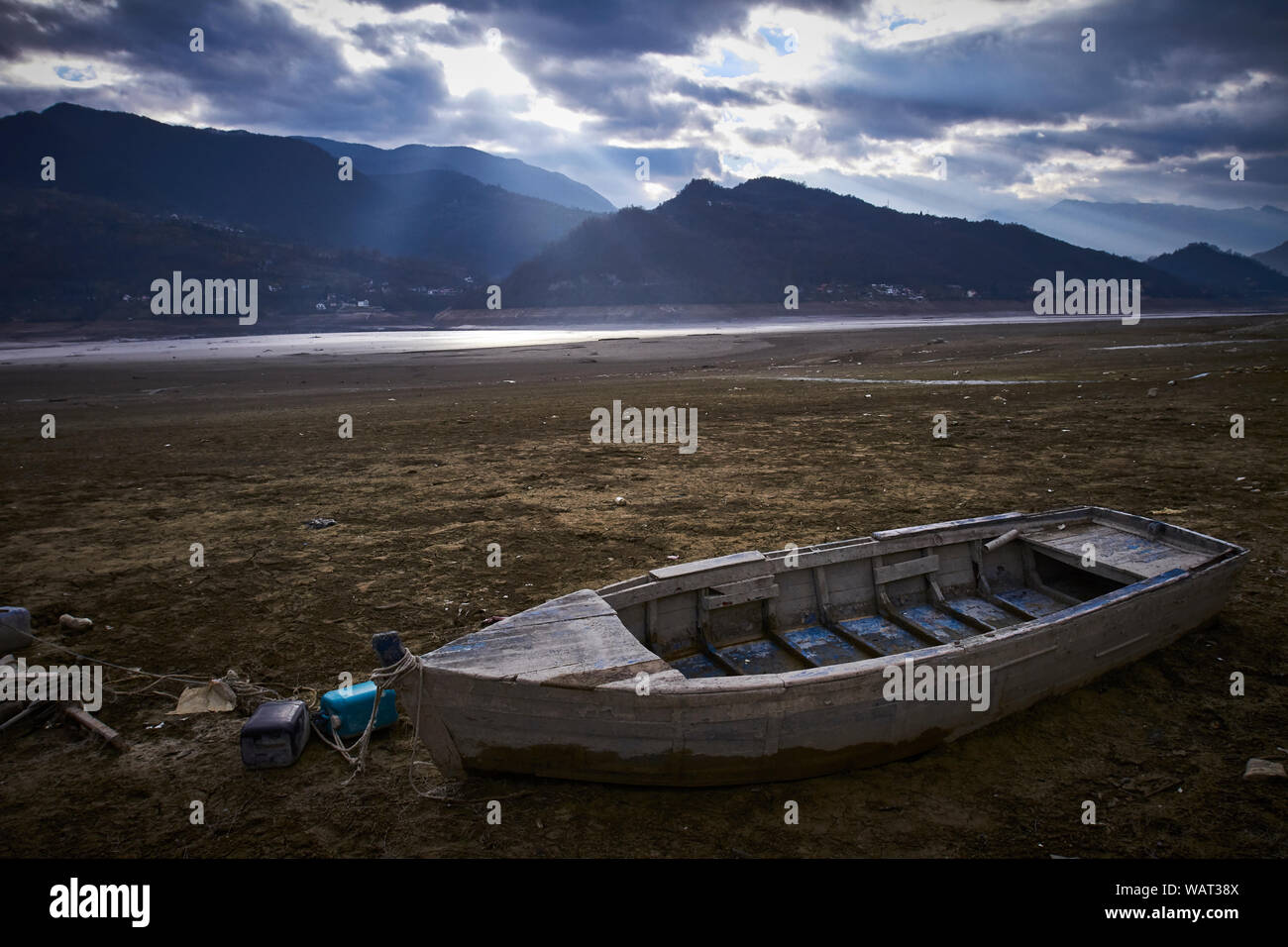 Abandoned boats stranded at the bottom of the lake during drought Stock ...