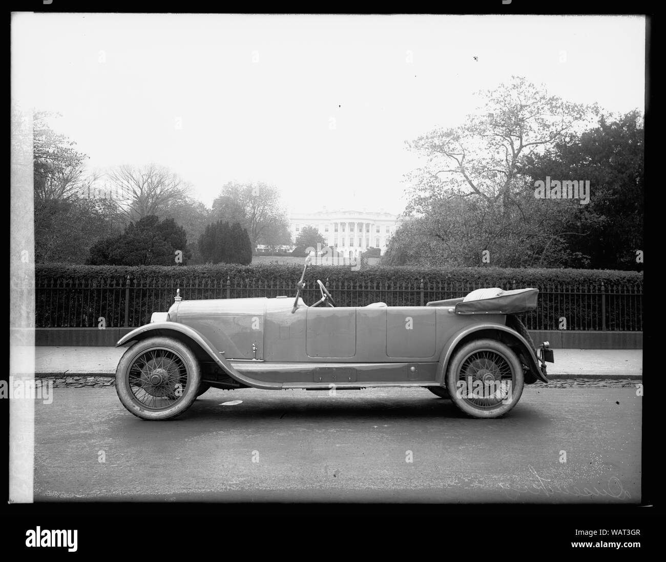Luxury car in white Black and White Stock Photos & Images - Alamy