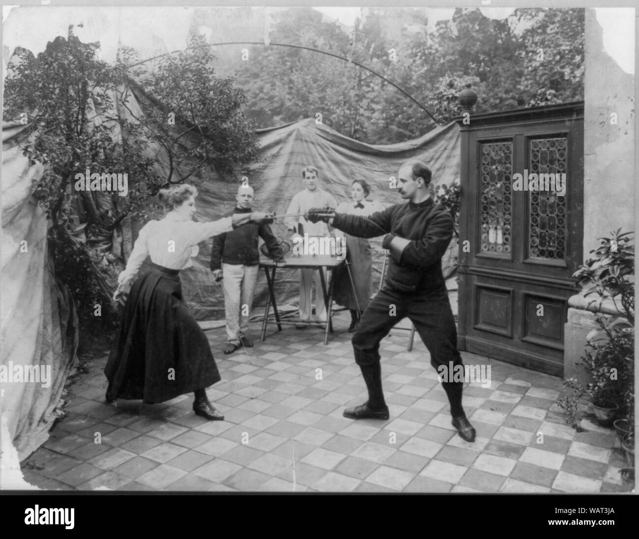 Duelling men swords hi-res stock photography and images - Alamy