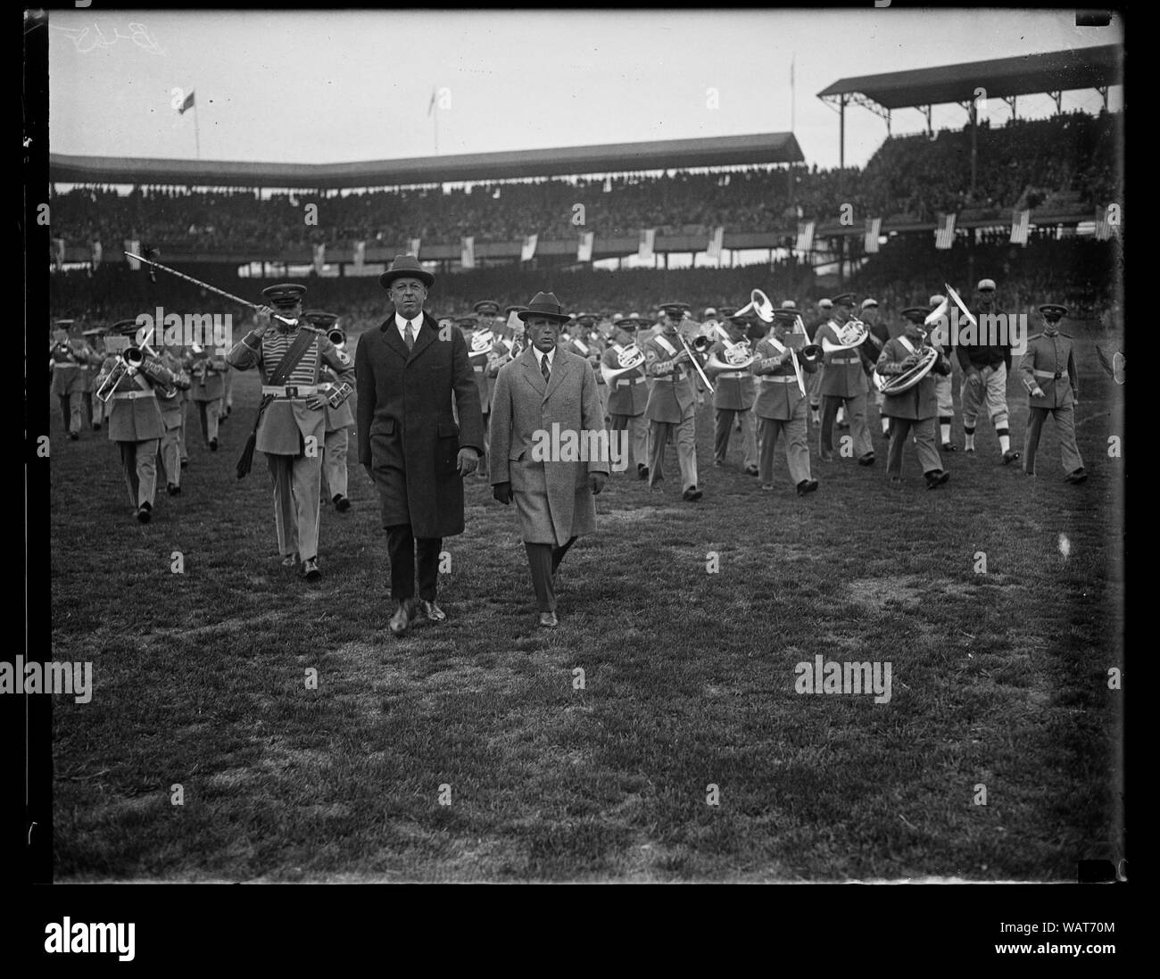 Marching band on field hi-res stock photography and images - Alamy