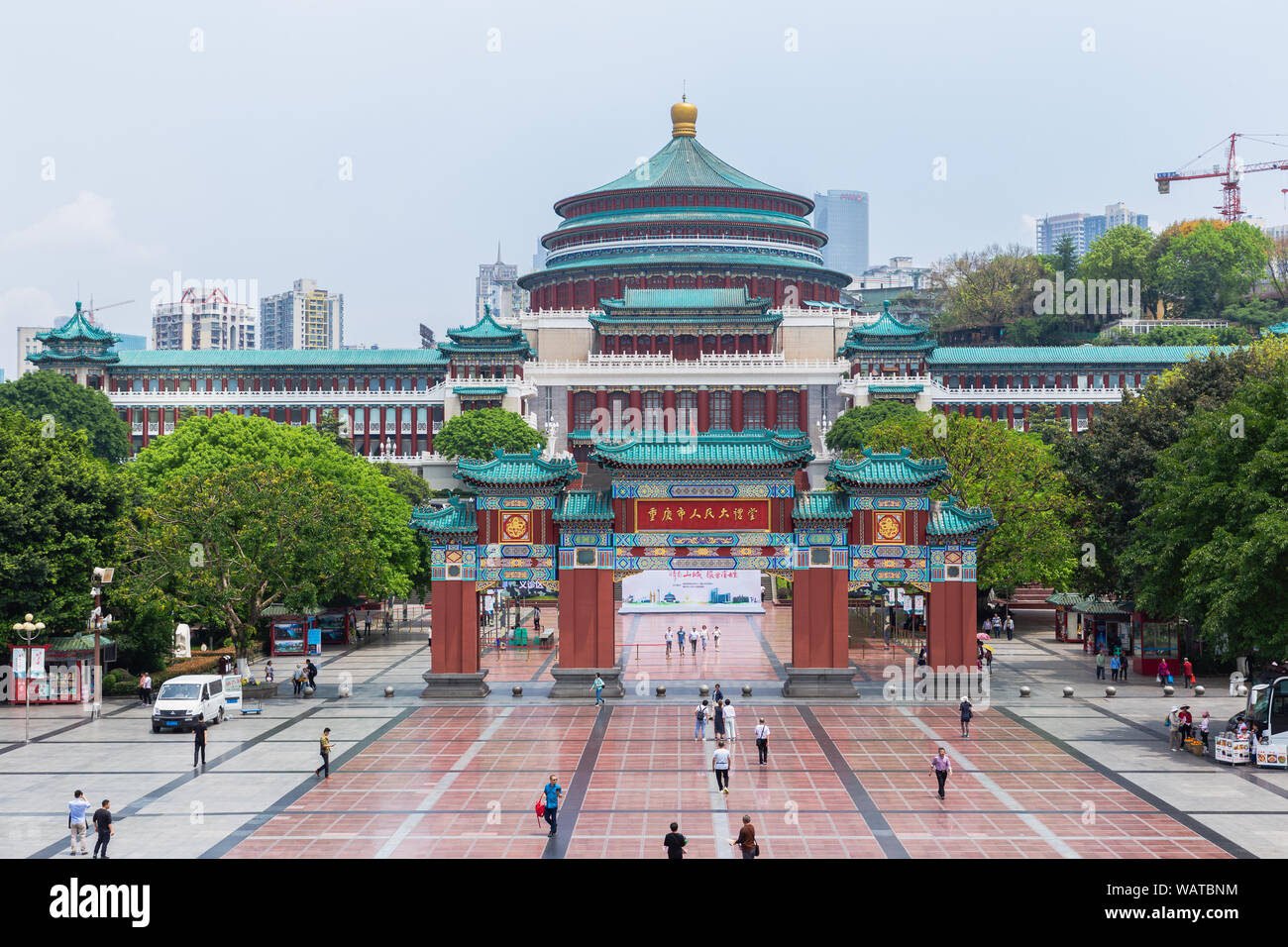 Crowds of people visiting the Great Hall of Chongqing people's Square ...