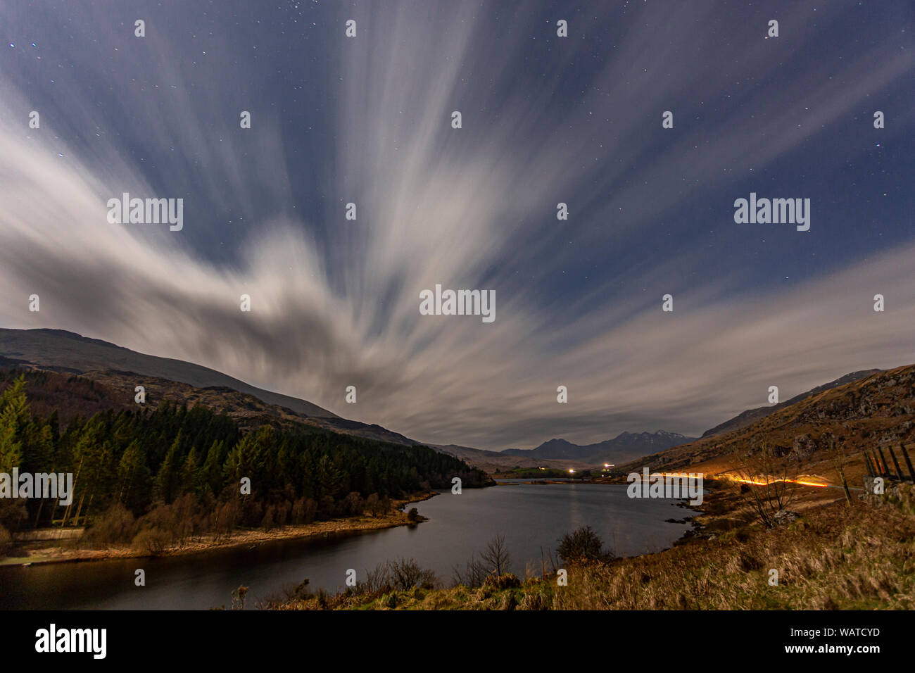 Stars and clouds over Llyn Mymbyr at night, Snowdonia, North Wales ...