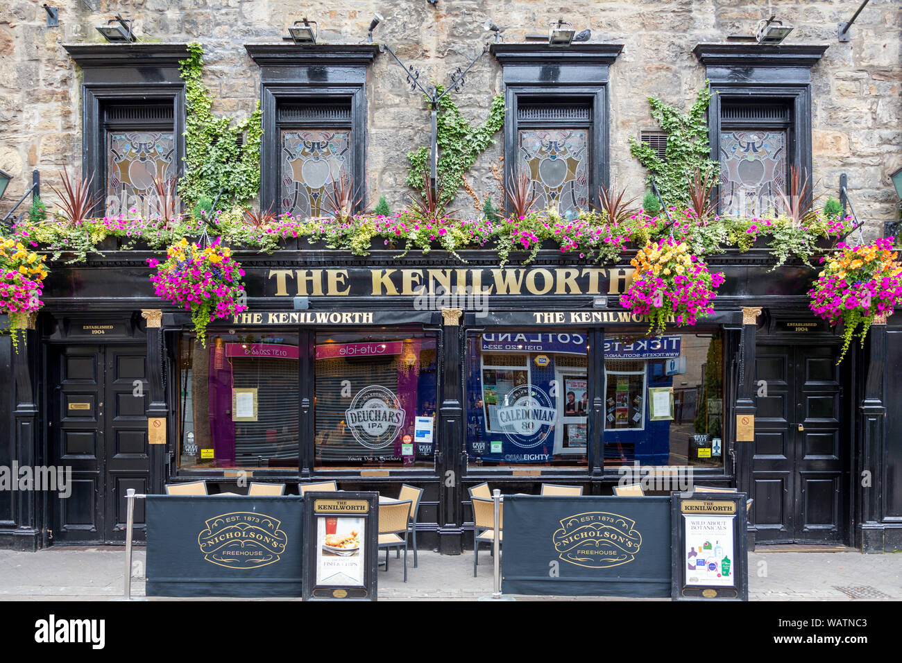 Pub sign kenilworth hi-res stock photography and images - Alamy