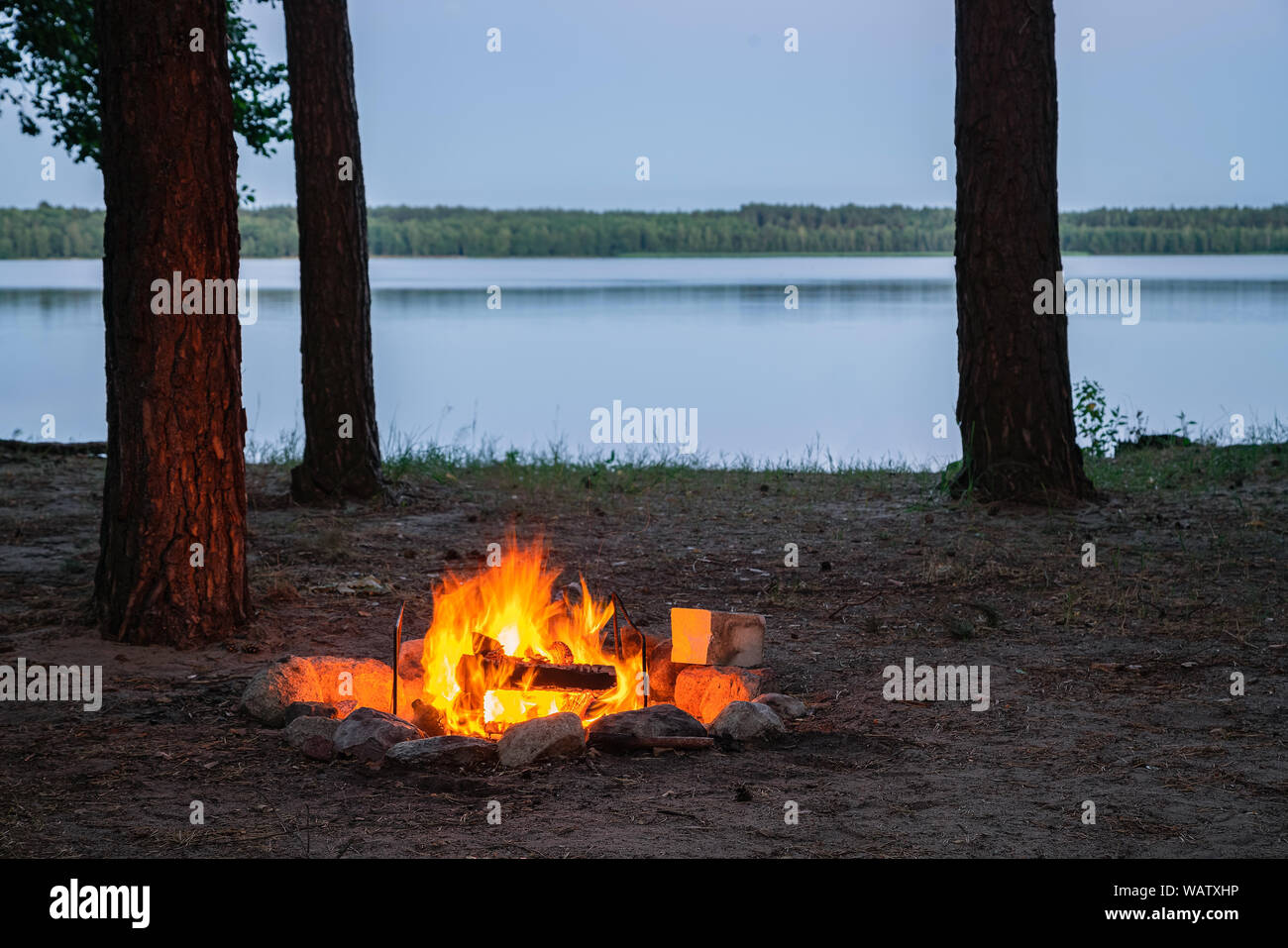 Lakeside fire hi-res stock photography and images - Alamy