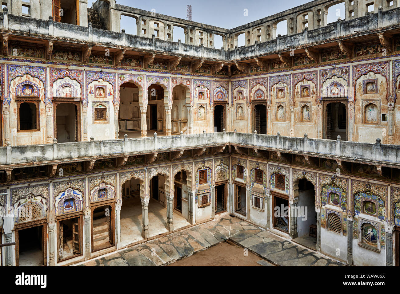 Shekhawati haveli painting hi-res stock photography and images - Alamy