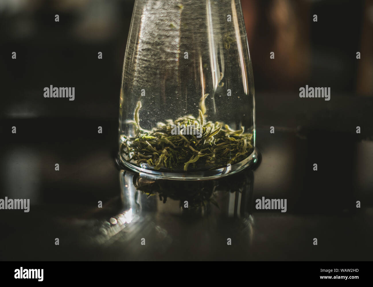 Vertical brewing of a tea Stock Photo - Alamy