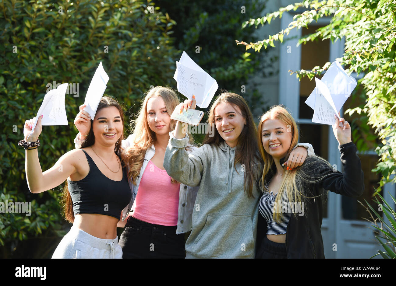 Grammar school uk girls hi-res stock photography and images - Alamy