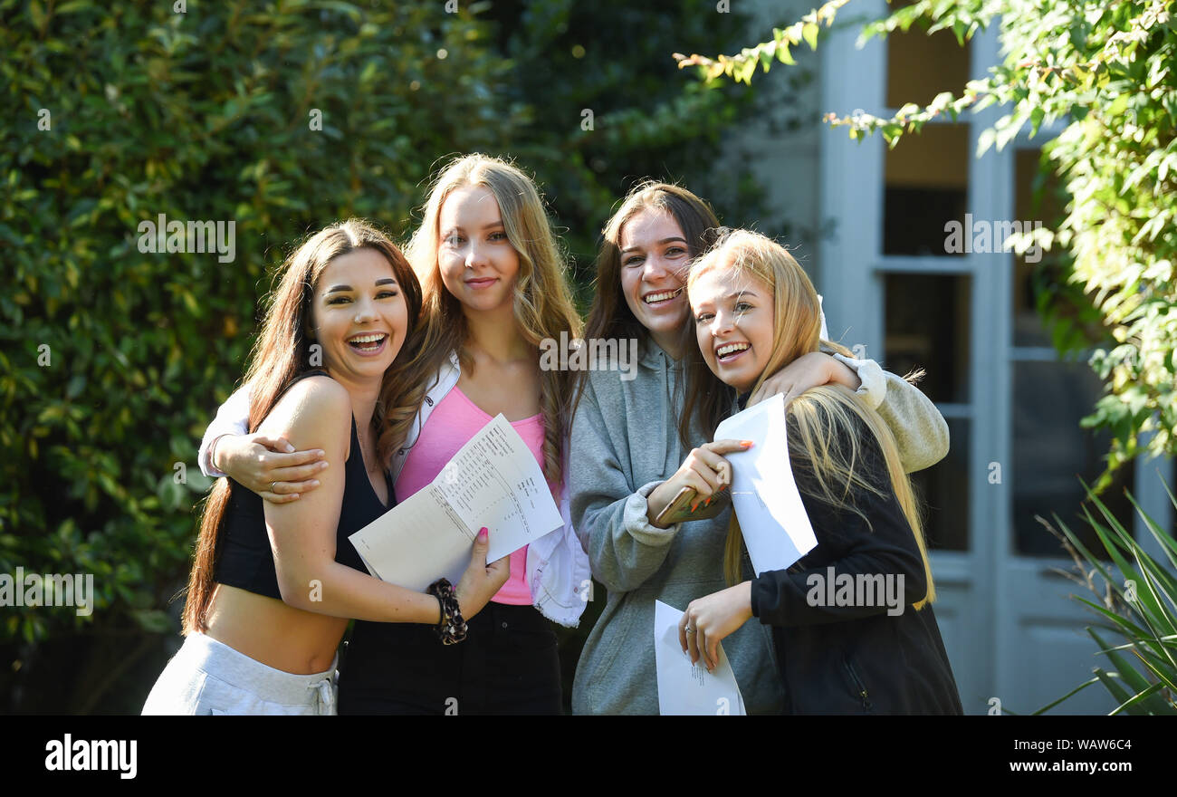 Grammar school uk girls hi-res stock photography and images - Alamy