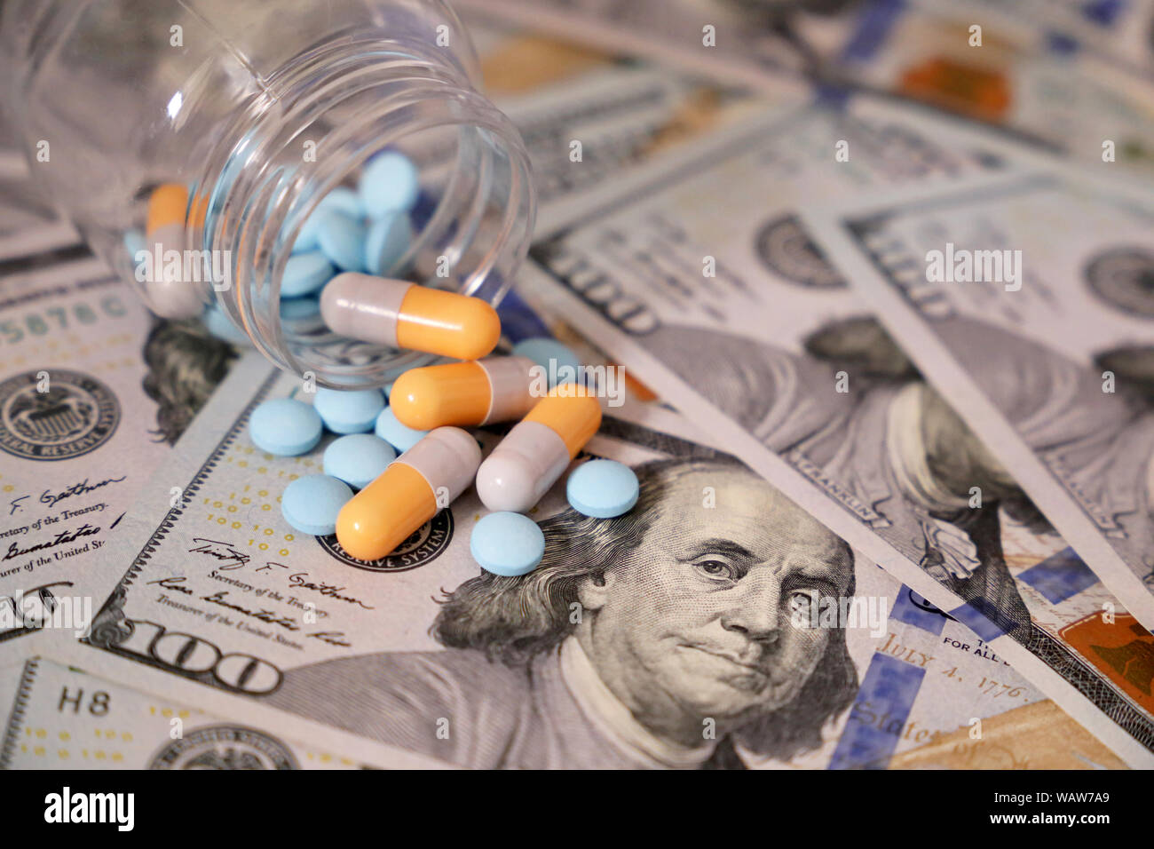 Bills in the pill bottle hi-res stock photography and images - Alamy