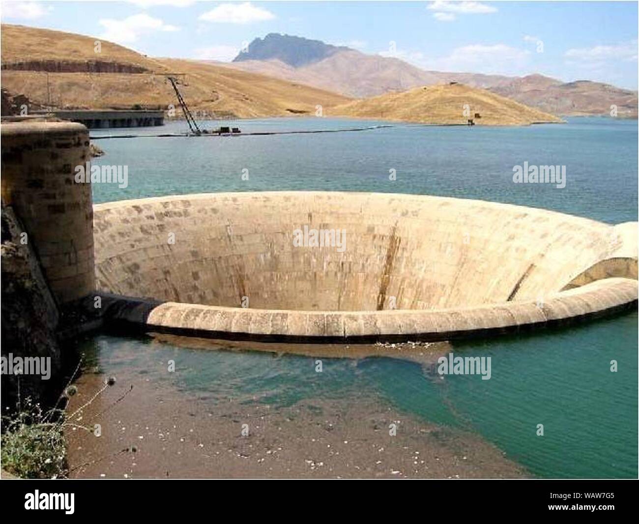 Dukan Dam Spillway USACE NWD Stock Photo - Alamy