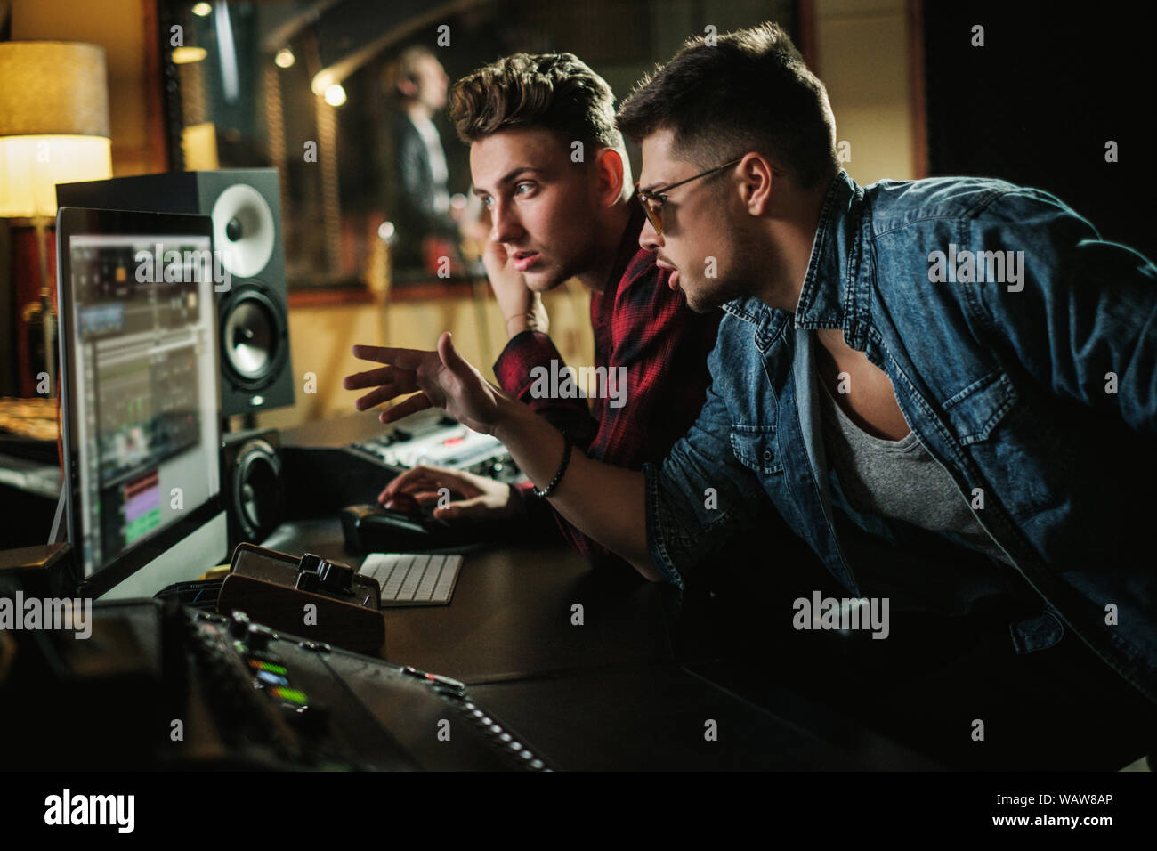 Sound engineer working in a music studio Stock Photo - Alamy