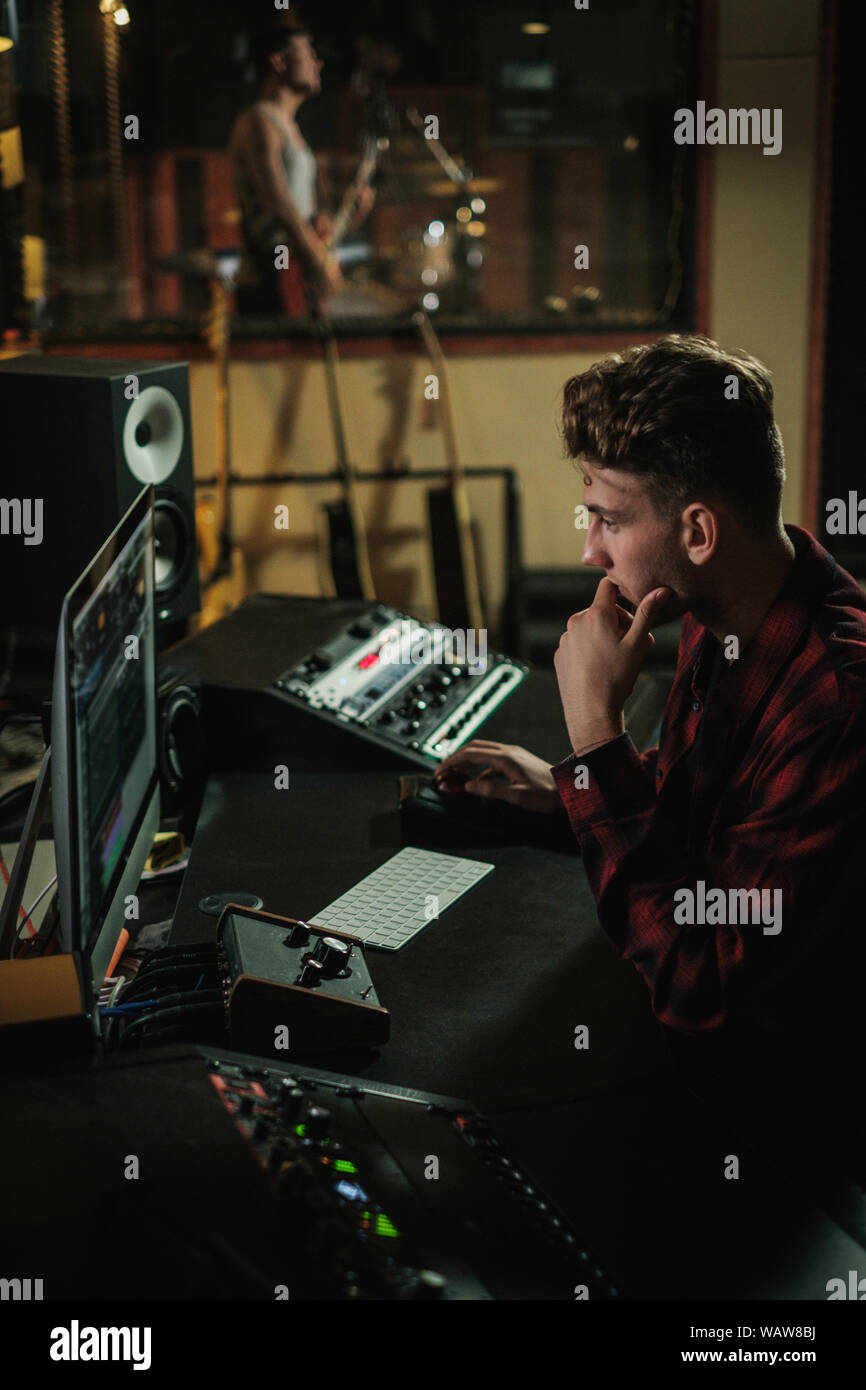 Sound engineer working in a music studio Stock Photo - Alamy