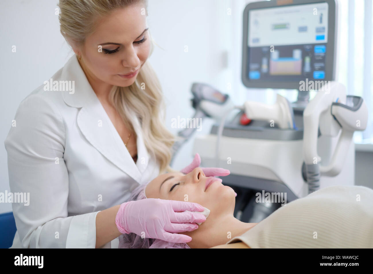 Woman getting treatment with aesthetic dermatology device Stock Photo ...