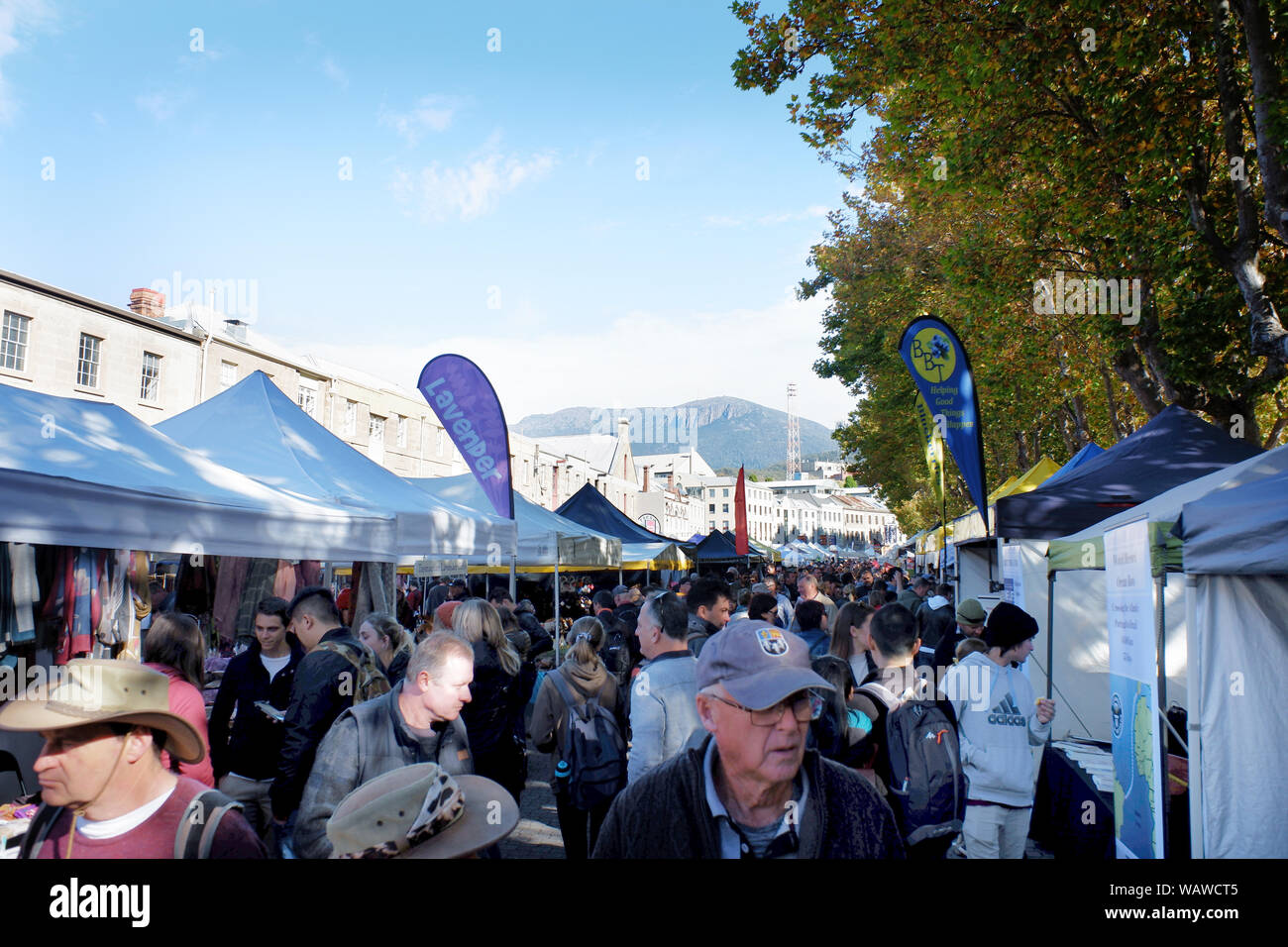 Market alley full of shoppers hi-res stock photography and images - Alamy