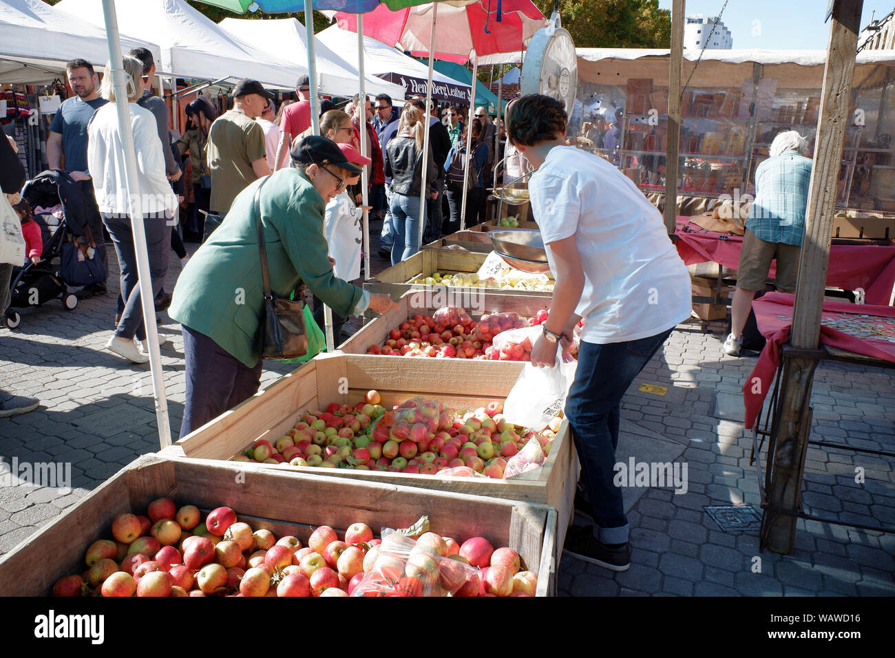 MARKETS STALLS, GOODS FOR SALE Stock Photo - Alamy