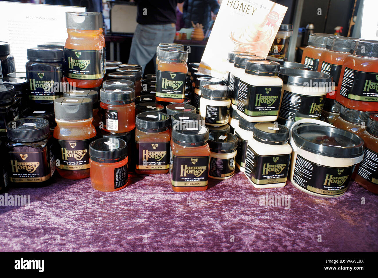 Markets stalls goods sale hi-res stock photography and images - Alamy