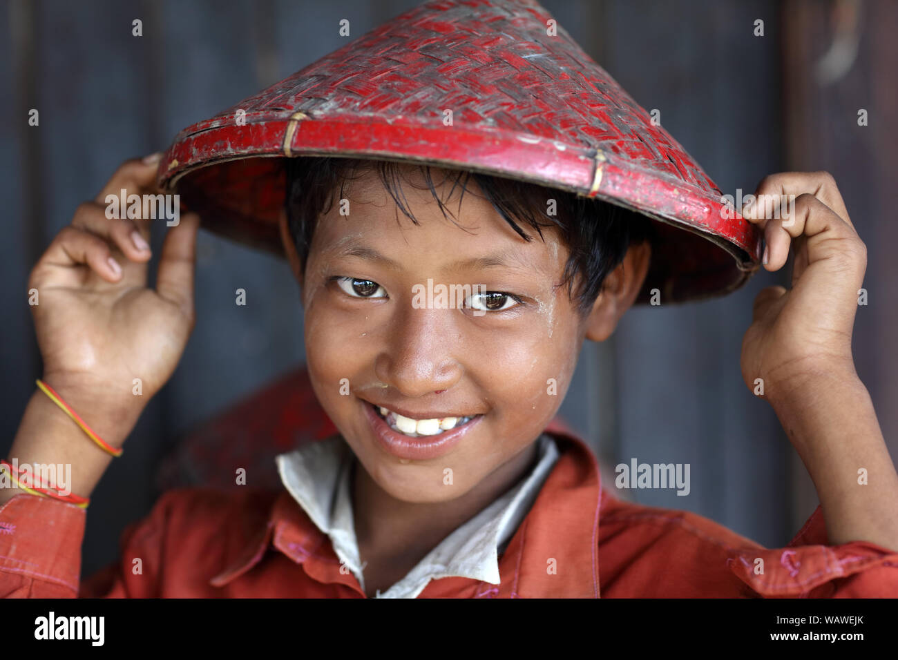 Beautiful burmese boy hi-res stock photography and images - Alamy