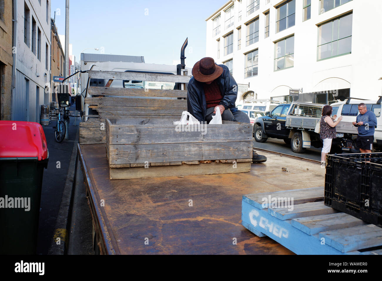 Unloading truck hi-res stock photography and images - Alamy