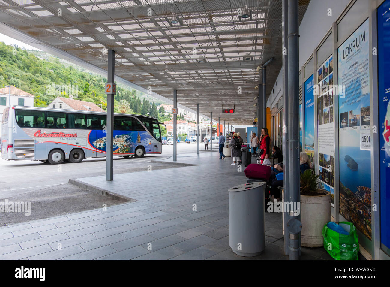 Bus station platforms hi-res stock photography and images - Alamy