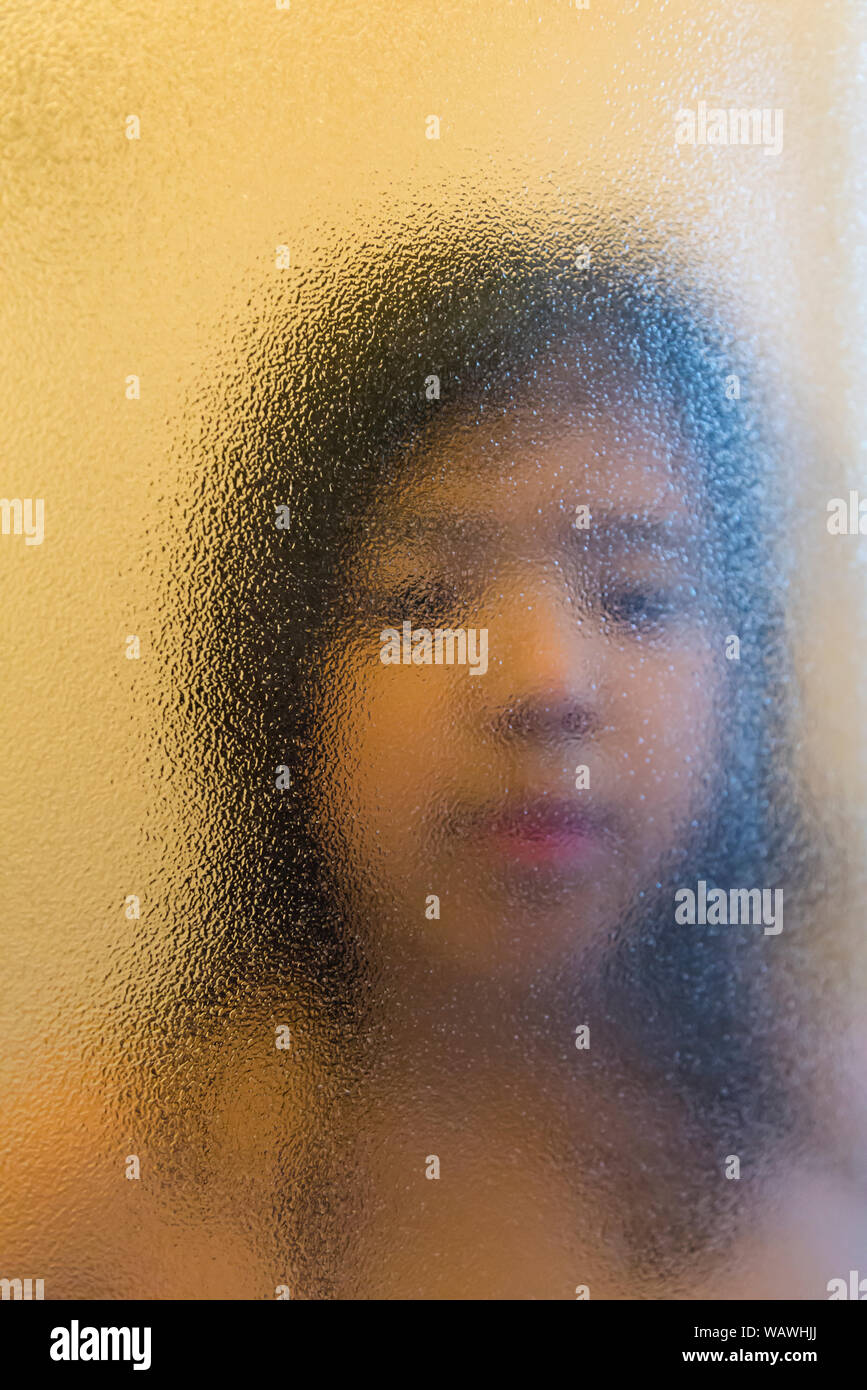 Person behind frosted glass hi-res stock photography and images - Alamy