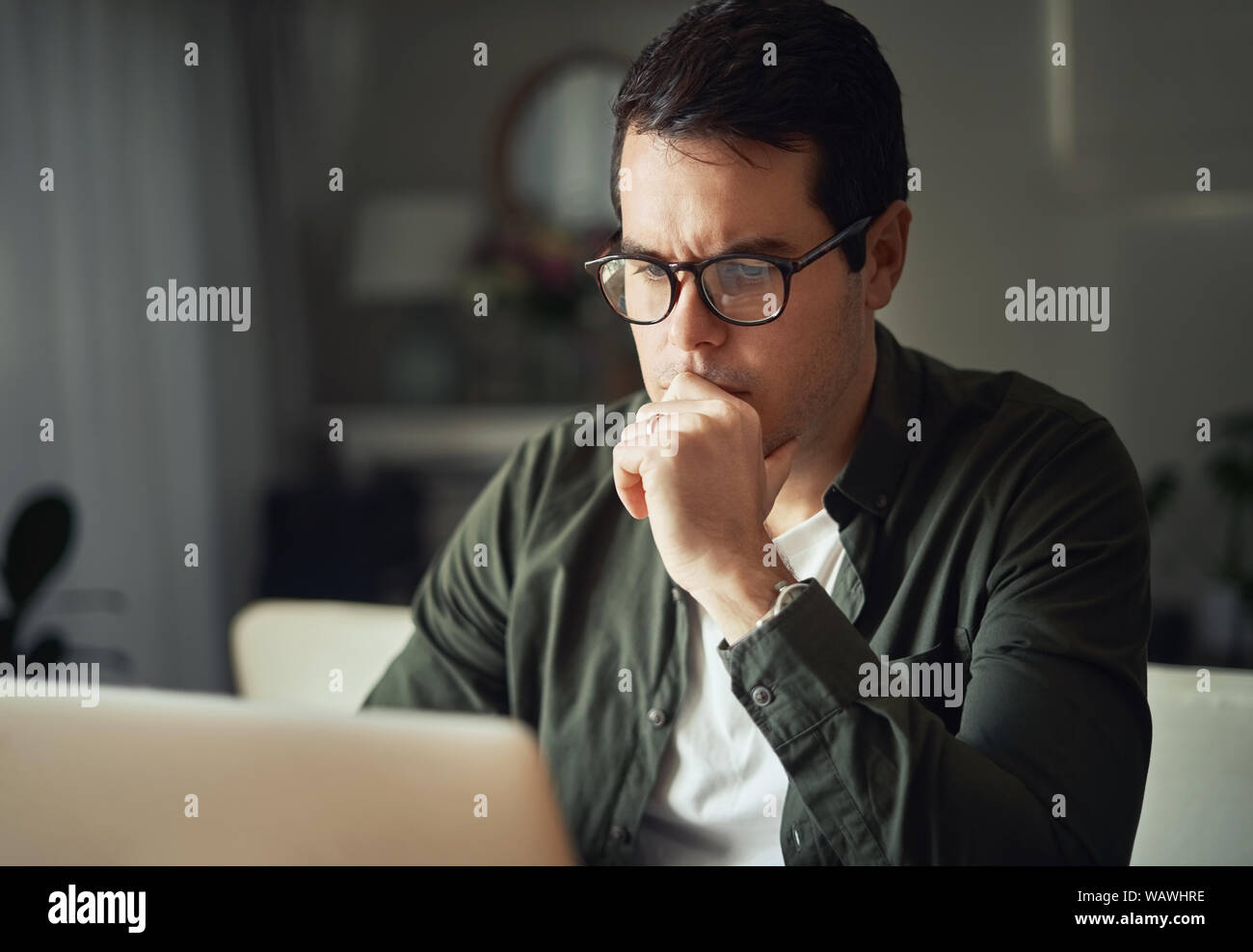 Man concentrate hi-res stock photography and images - Alamy