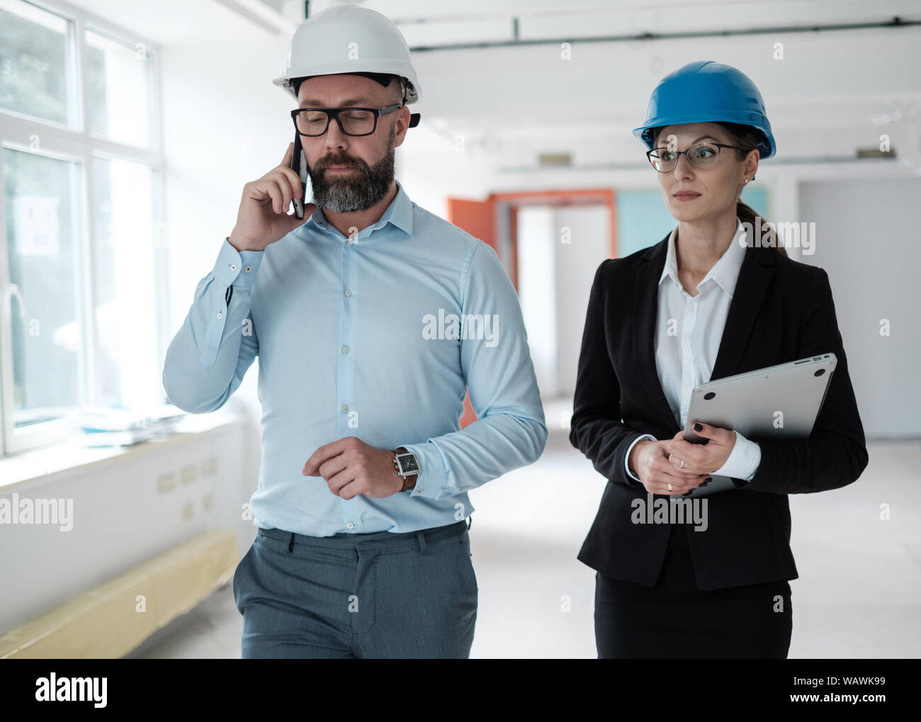 Engineers in hardhats have conversation Stock Photo - Alamy