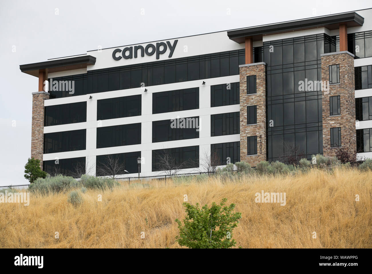 Canopy sign hi-res stock photography and images - Alamy