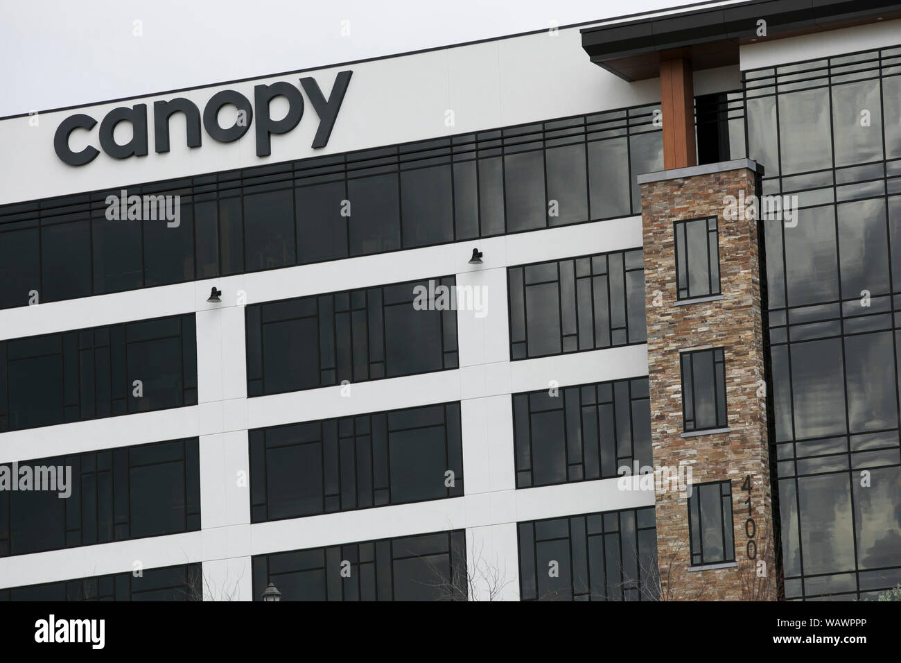 Canopy sign hi-res stock photography and images - Alamy