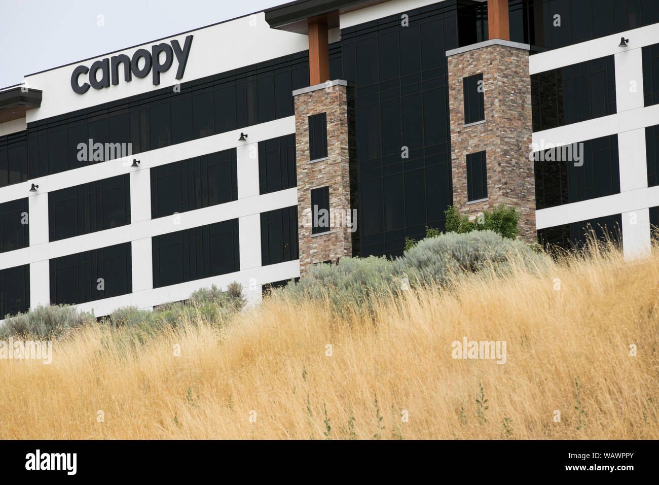 Canopy sign hi-res stock photography and images - Alamy