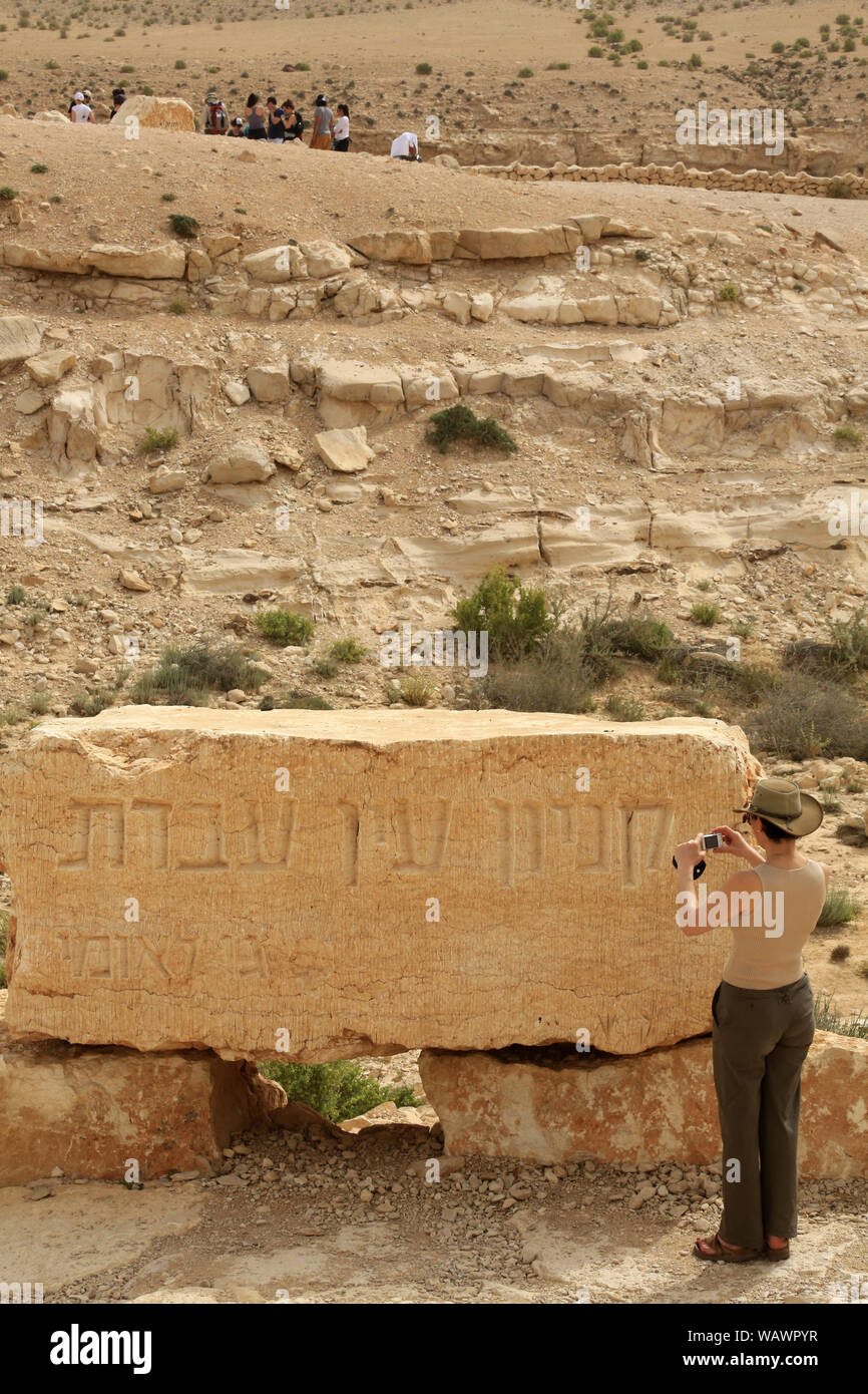 Photographer. Ein Avdat Canyon. Negev Desert. Israël Stock Photo - Alamy