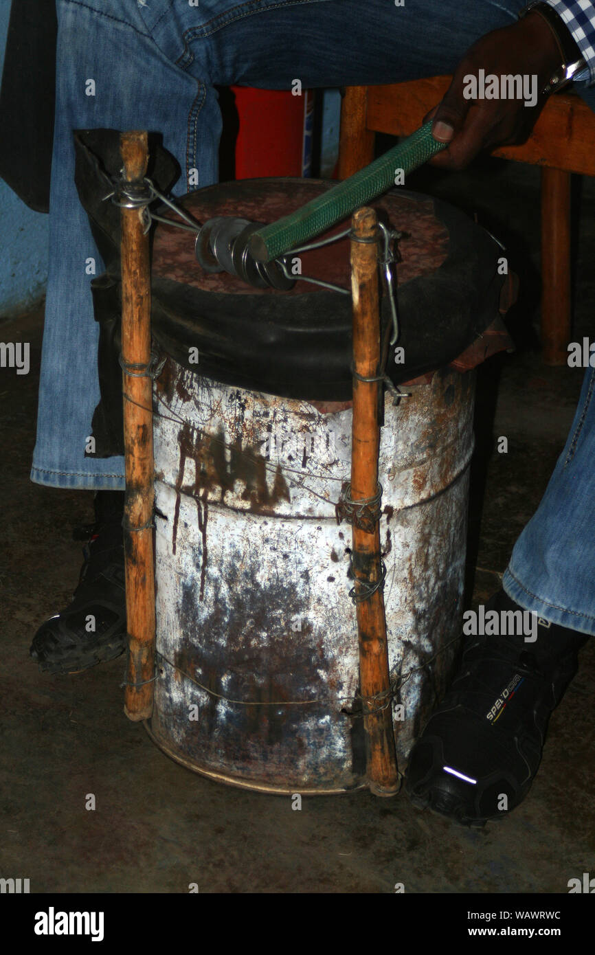 African tribe drum hi-res stock photography and images - Alamy
