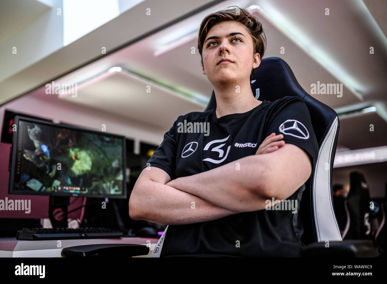 Tim gaming hi-res stock photography and images - Alamy