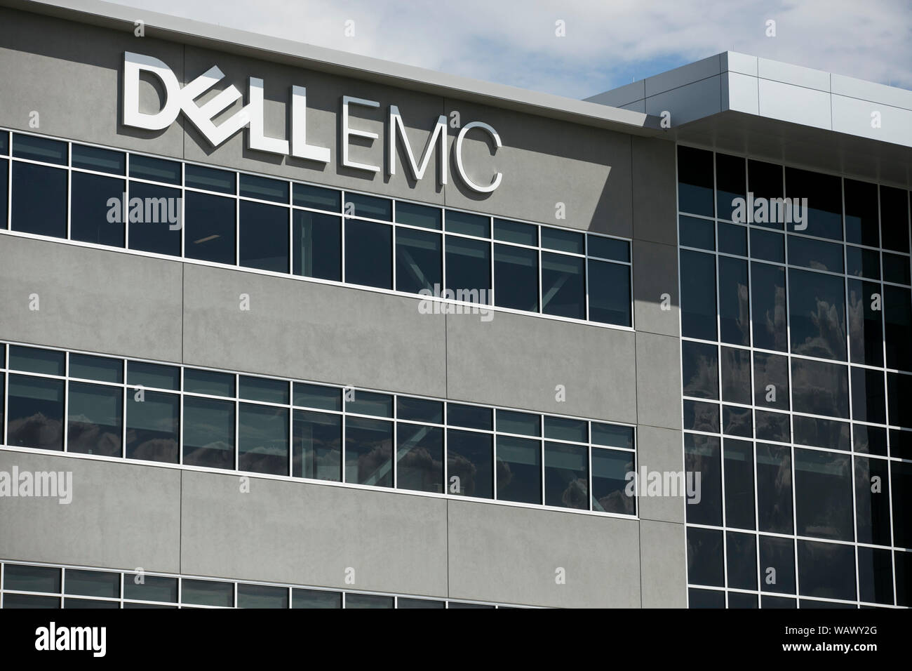 Dell logo hi-res stock photography and images - Alamy