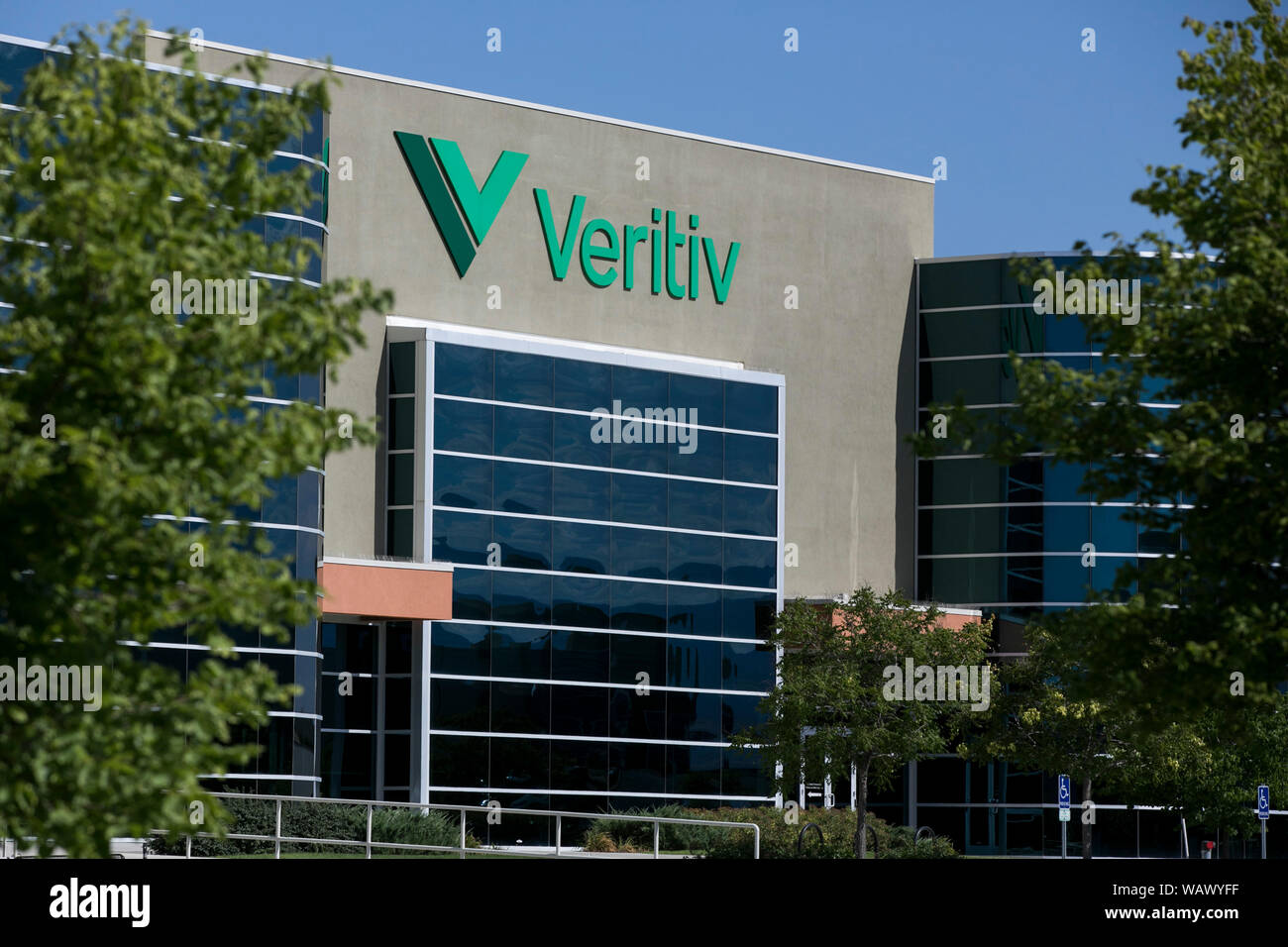 Veritiv logo hi-res stock photography and images - Alamy