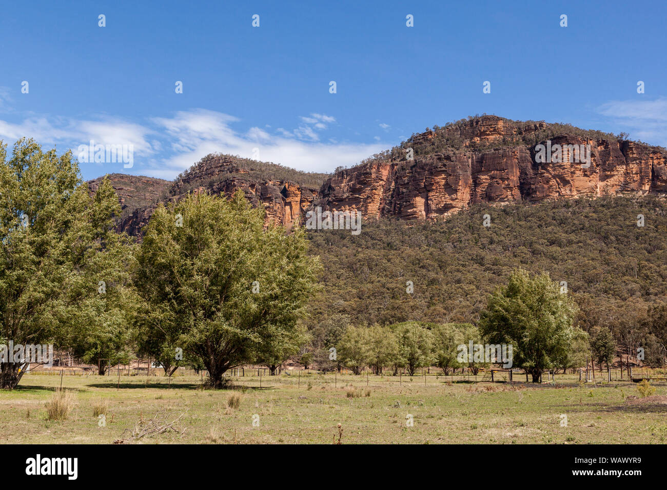 Sandstone ridges and natural bush land in the Capertee Valley, NSW ...