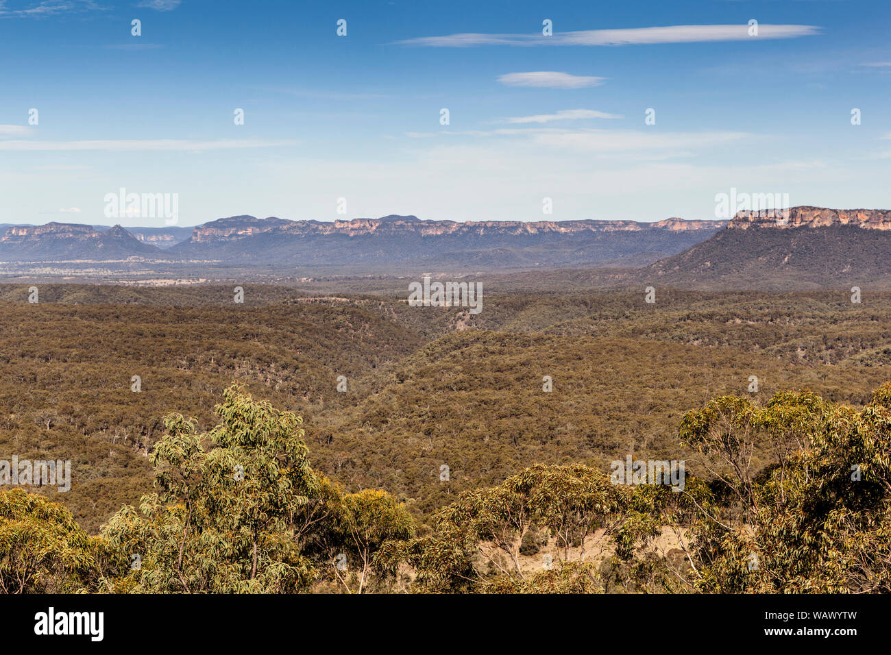 Capertee Valley, surrounded by sandstone ridges and escarpments, in New ...