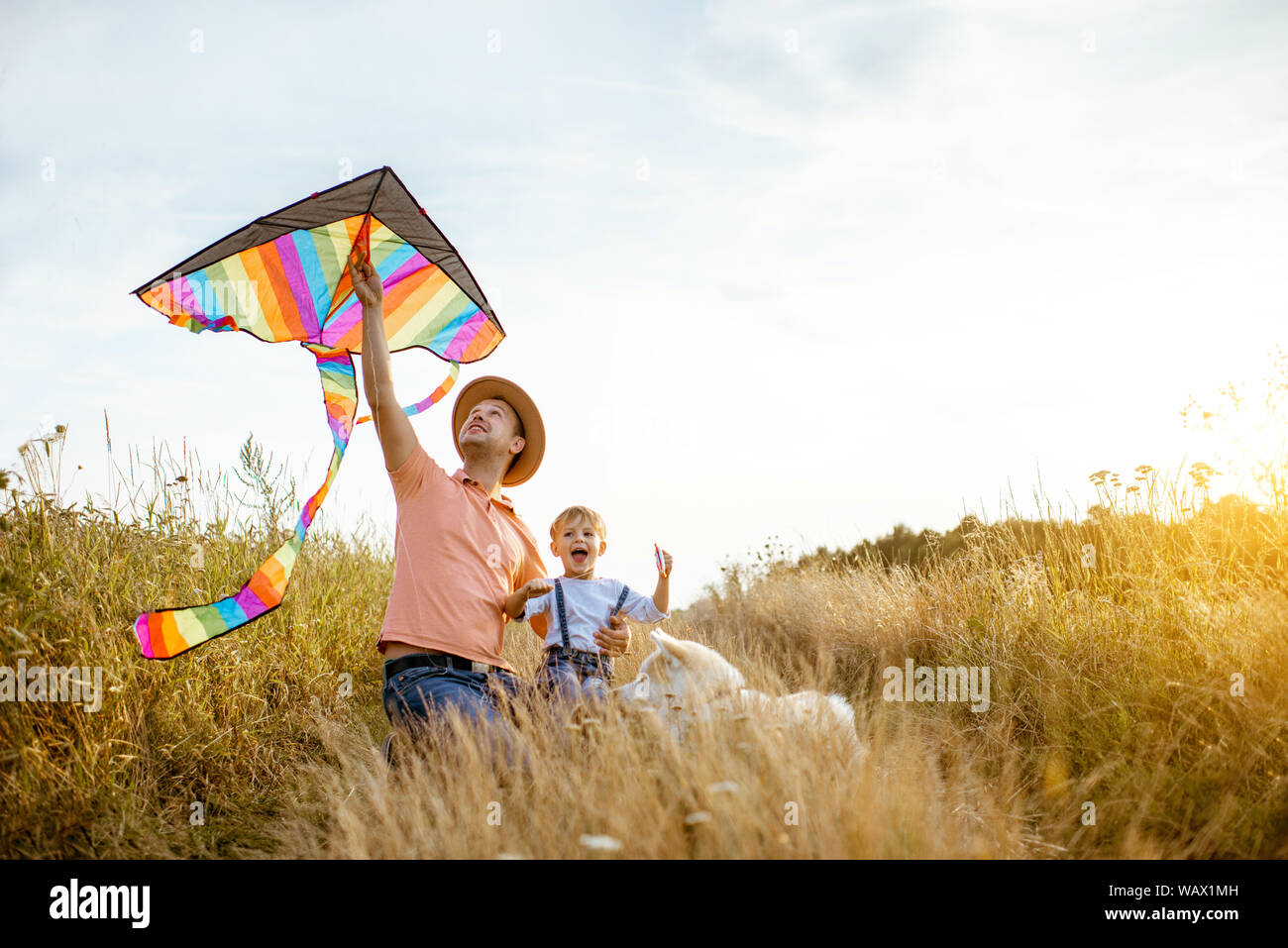 Father son flying kite hi-res stock photography and images - Alamy