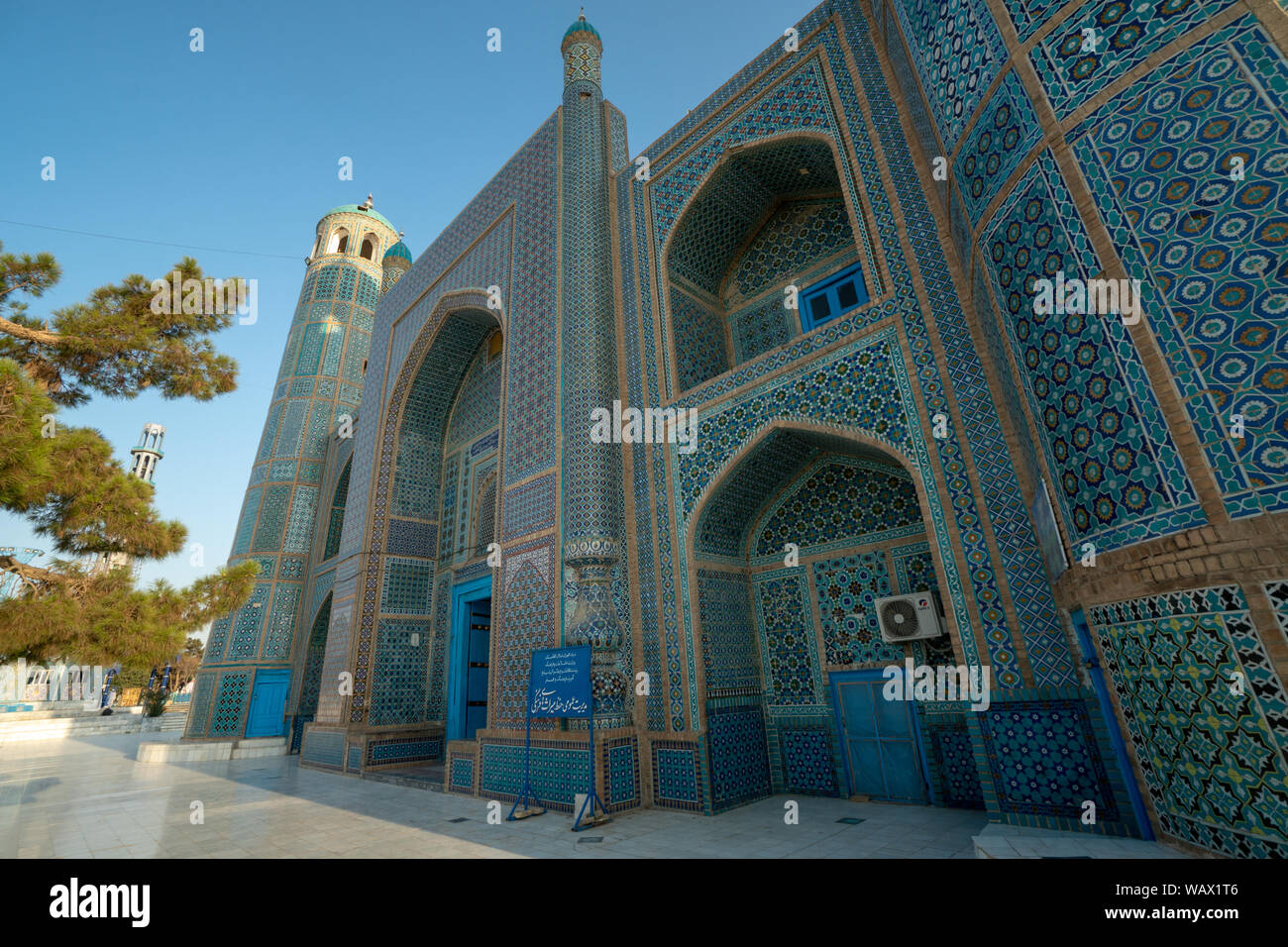 Blue Mosque in Mazar-e Sharif, Afghanistan (Shrine of Hazrat Ali Stock ...