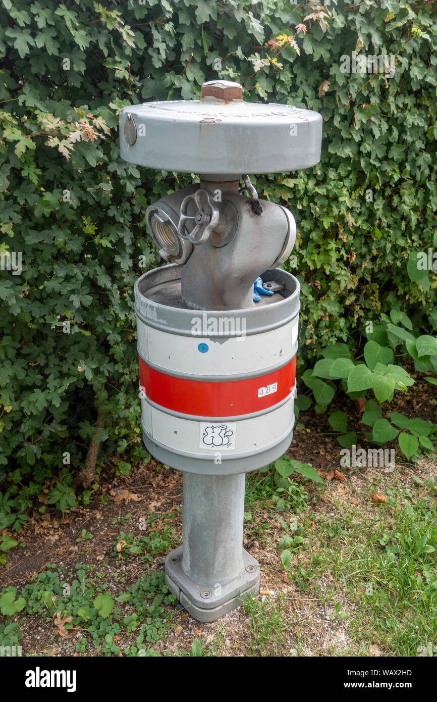 A roadside fire hydrant in Munich, Bavaria, Germany Stock Photo - Alamy