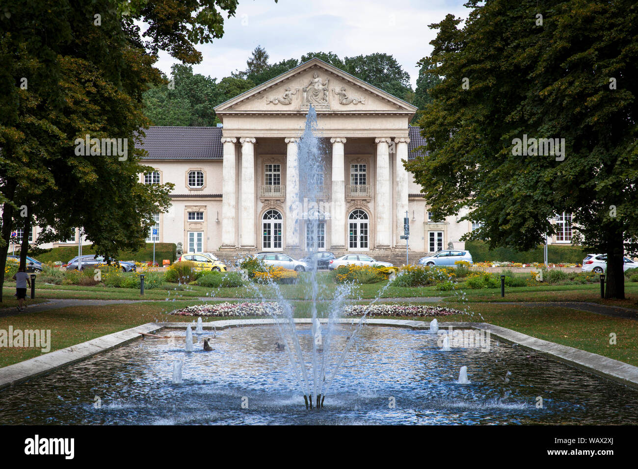 Spa garden with fountain hi-res stock photography and images - Alamy