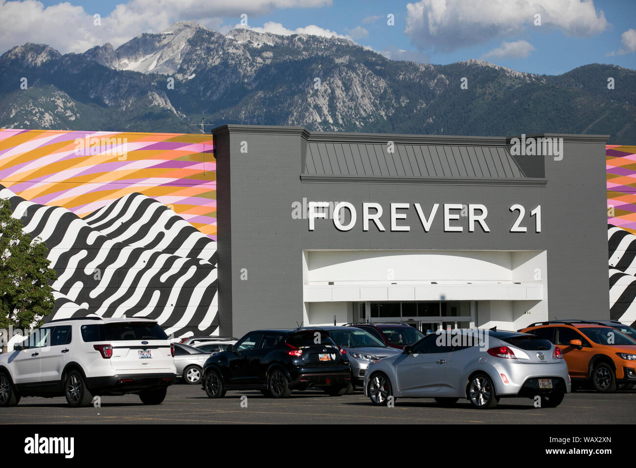 Forever 21 logo hi-res stock photography and images - Alamy