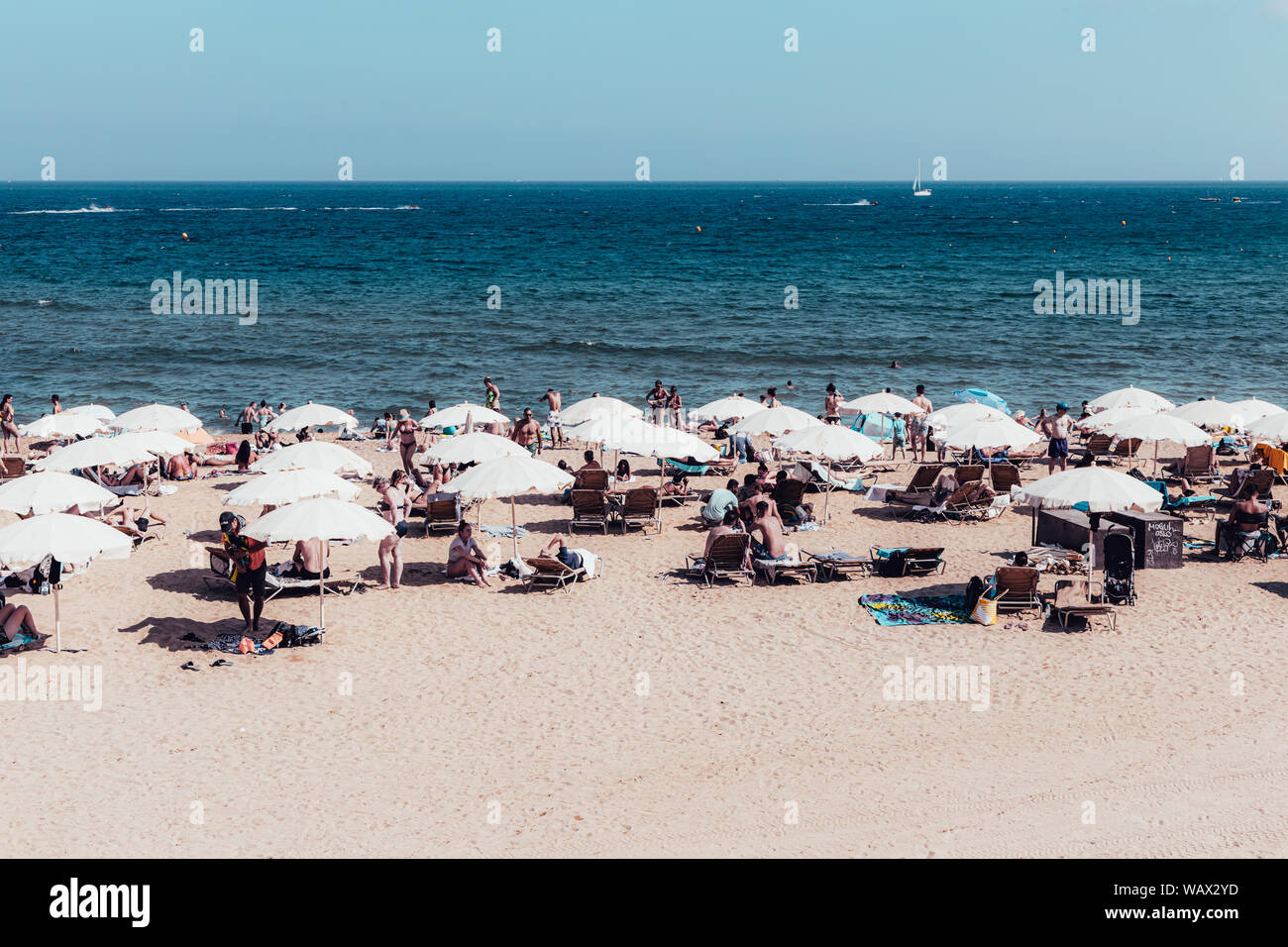 Busy beach spain hi-res stock photography and images - Alamy