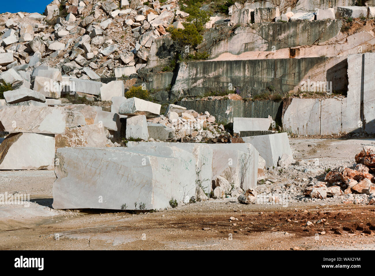 Sandstone quarry quarrying stone hi-res stock photography and images ...
