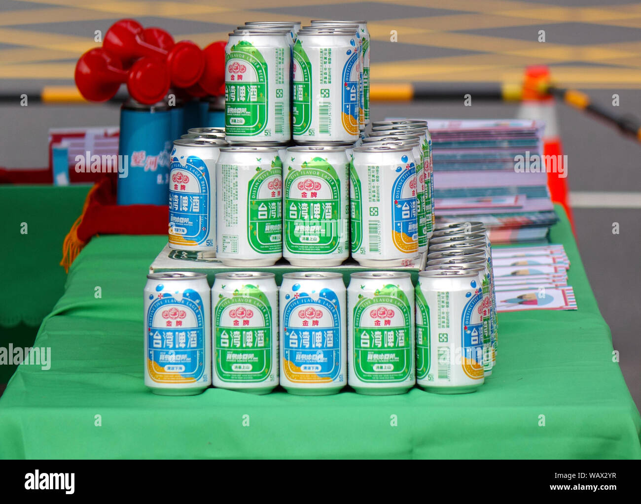 Stack of beer cans hi-res stock photography and images - Alamy