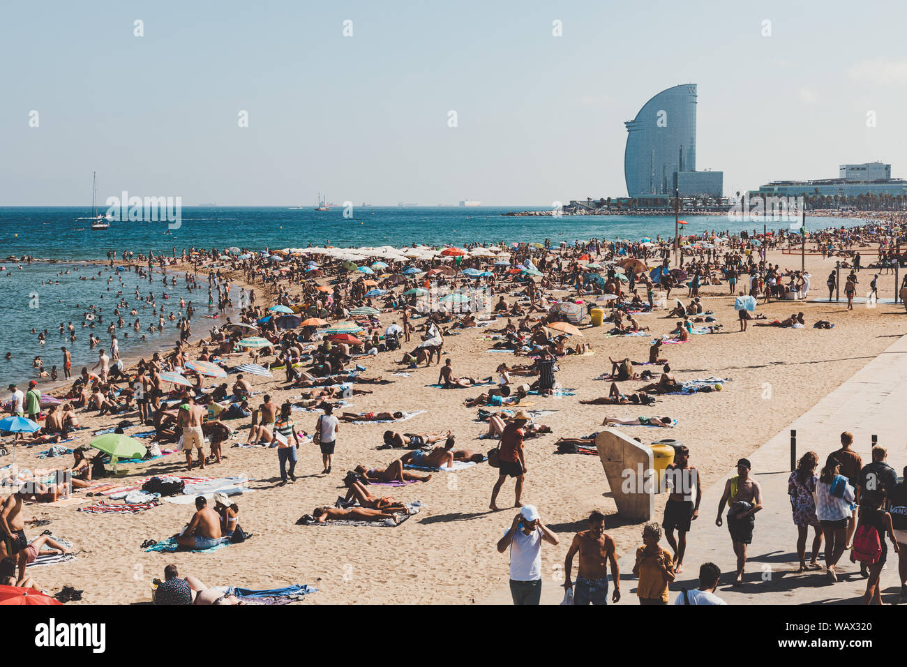 Crowded beach barcelona hi-res stock photography and images - Alamy